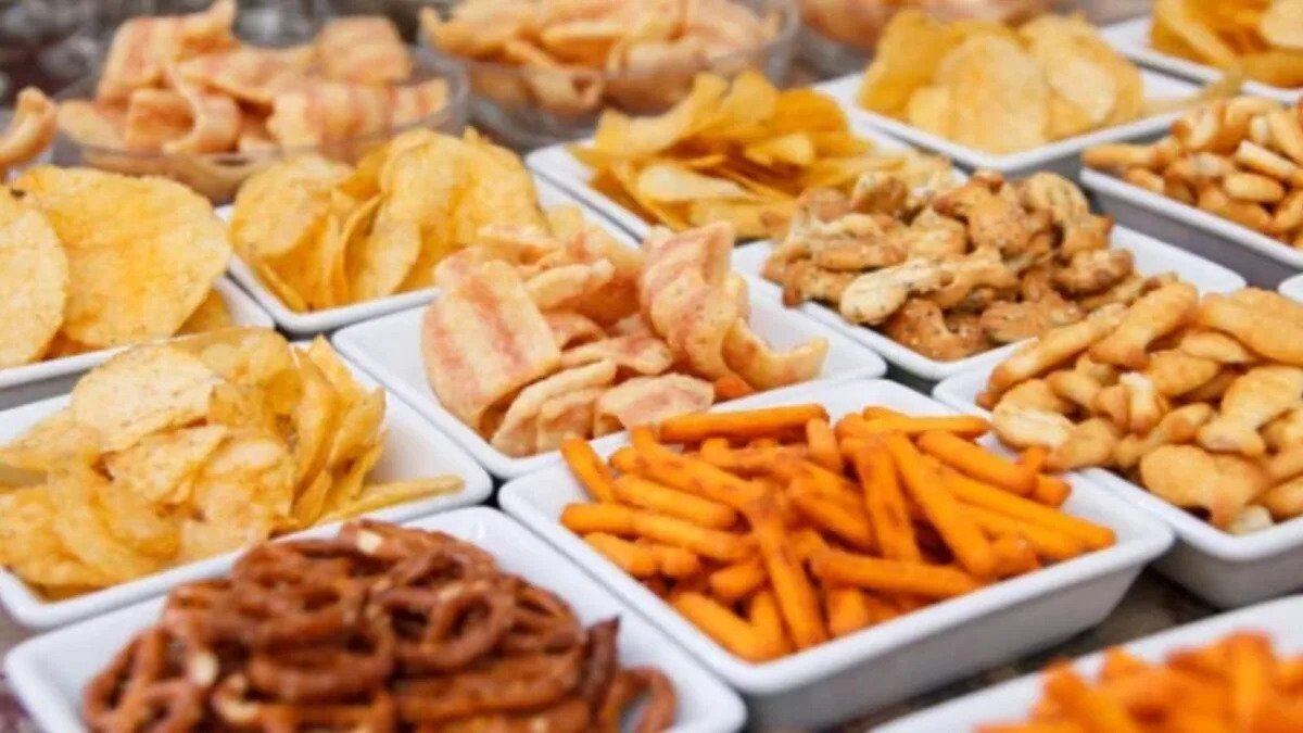 Las papitas y botanas más dañinas para la salud, según Profeco