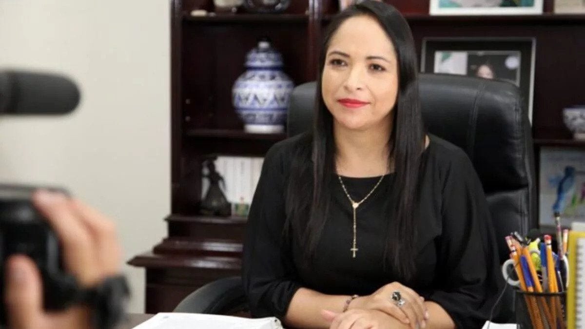 Lizeth Sánchez no se descarta para la gubernatura de Puebla - Ambas Manos