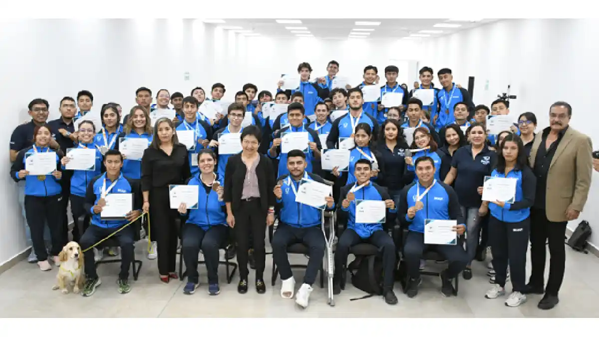 Entrega la Rectora María Lilia Cedillo Ramírez becas a medallistas de ...